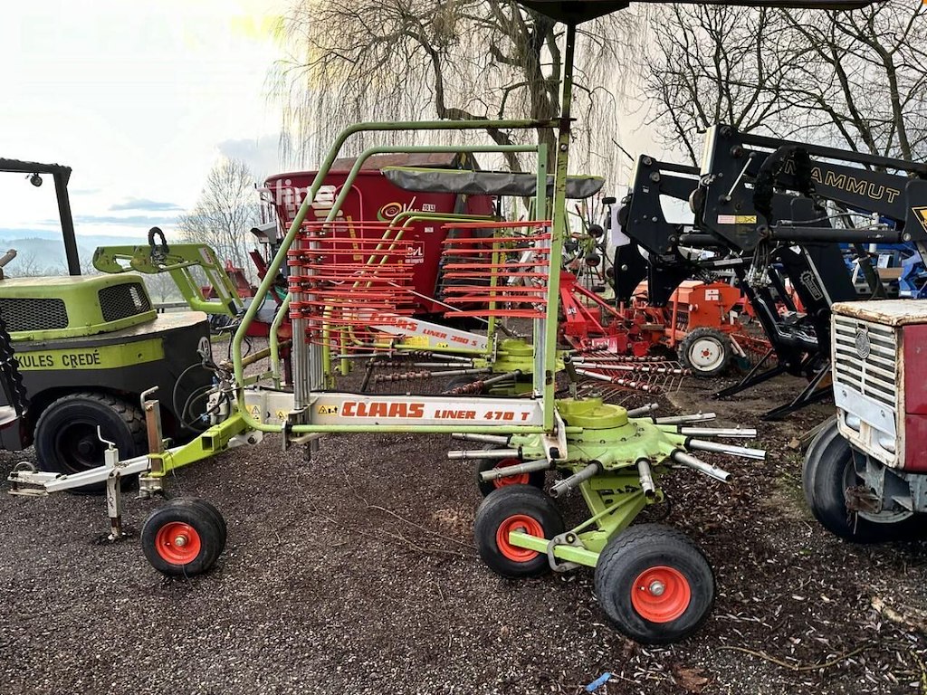 Claas liner 470 t prevrtač sena