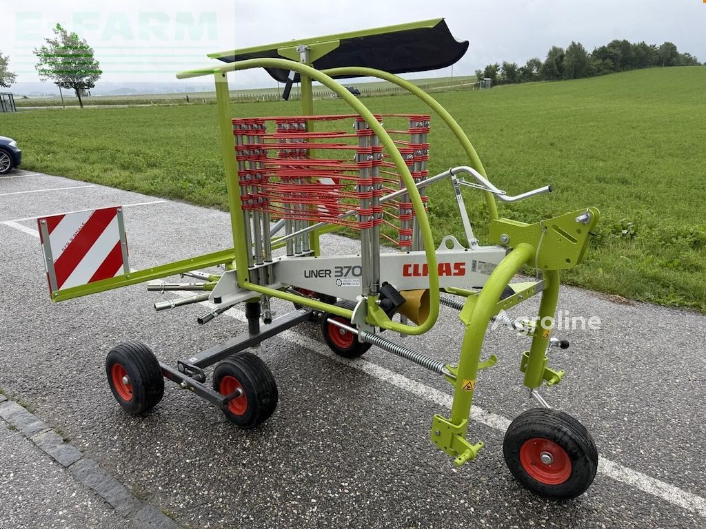 Claas liner 370 prevrtač sena