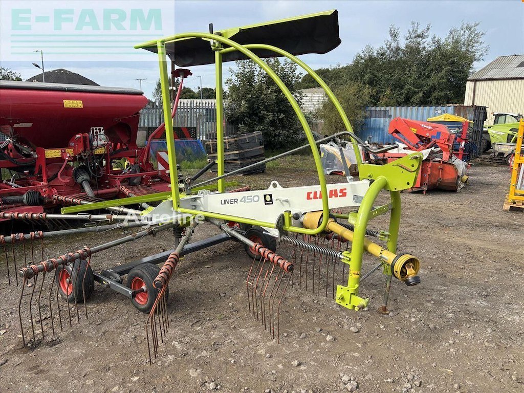 Claas LINER 450 prevrtač sena