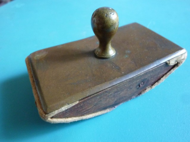 Stari upijač za mastilo - materijal metal-drvo