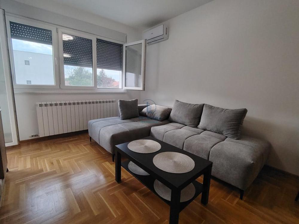 Cara Dušana, Dvoiposoban stan za izdavanje, 60m2, 750€