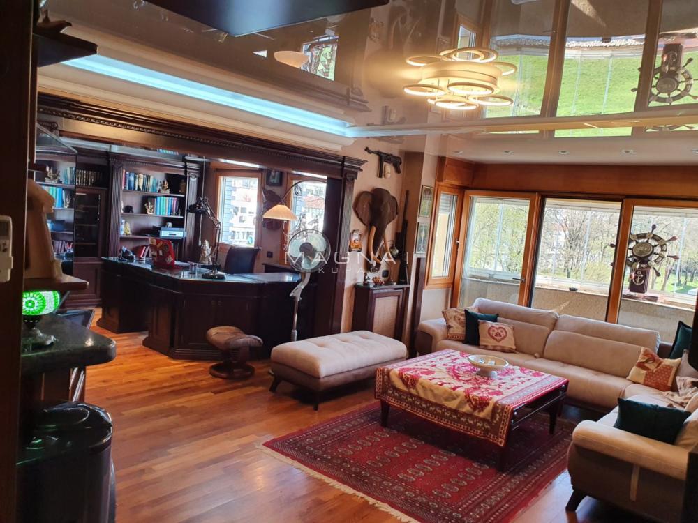 Otona Župančiča, Petosoban stan za izdavanje, 200m2, 1.300€