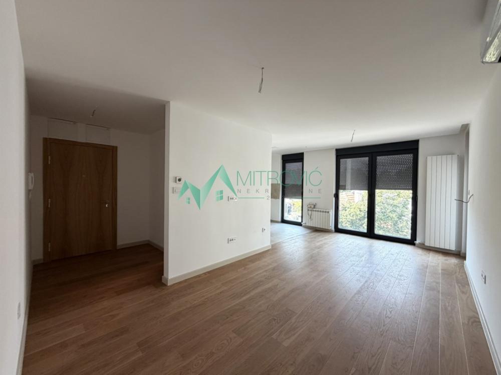 Četvorosoban stan na prodaju, 80m2, 290.000€