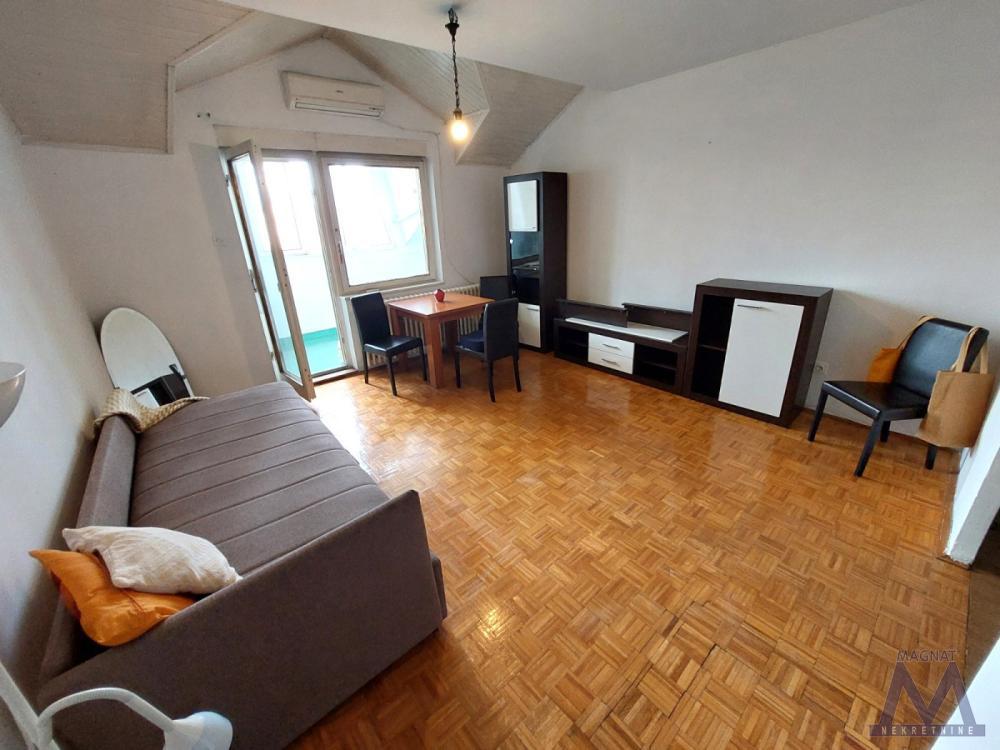 Trosoban stan za izdavanje, 400€