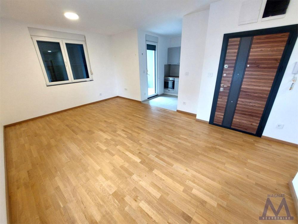 Četvorosoban stan za izdavanje, 500€