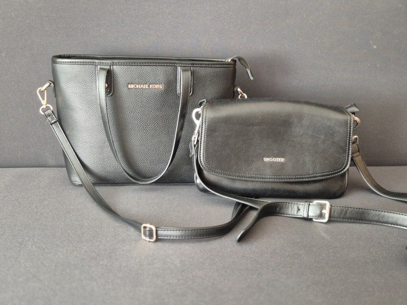 **Michael kors i shooter crne torbe**