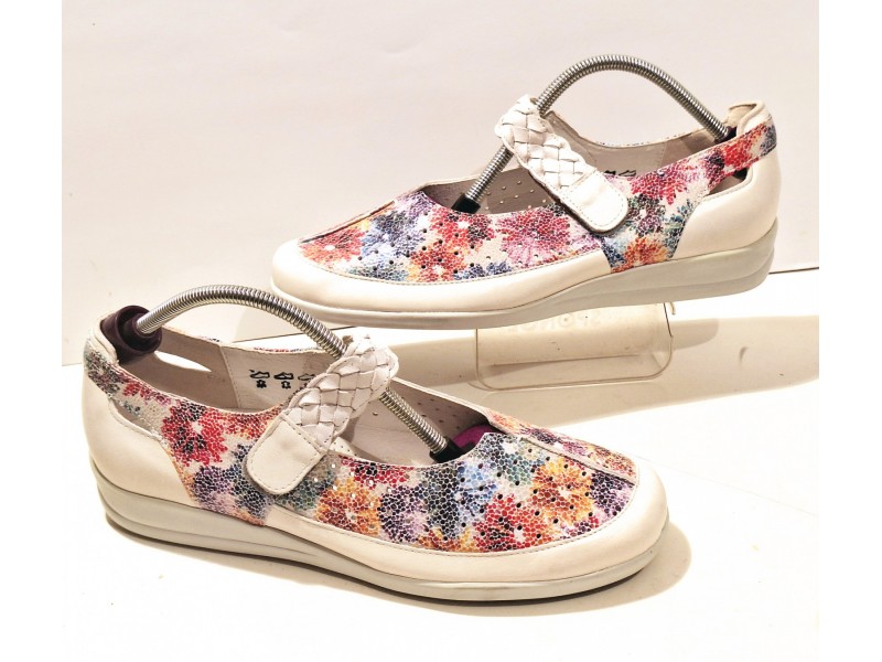 Preslatke ,,LADYSKO,, NOVE KOZNE sandale br.40