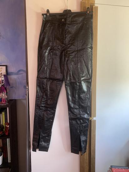Zmijske crne pantalone, imitacija koze