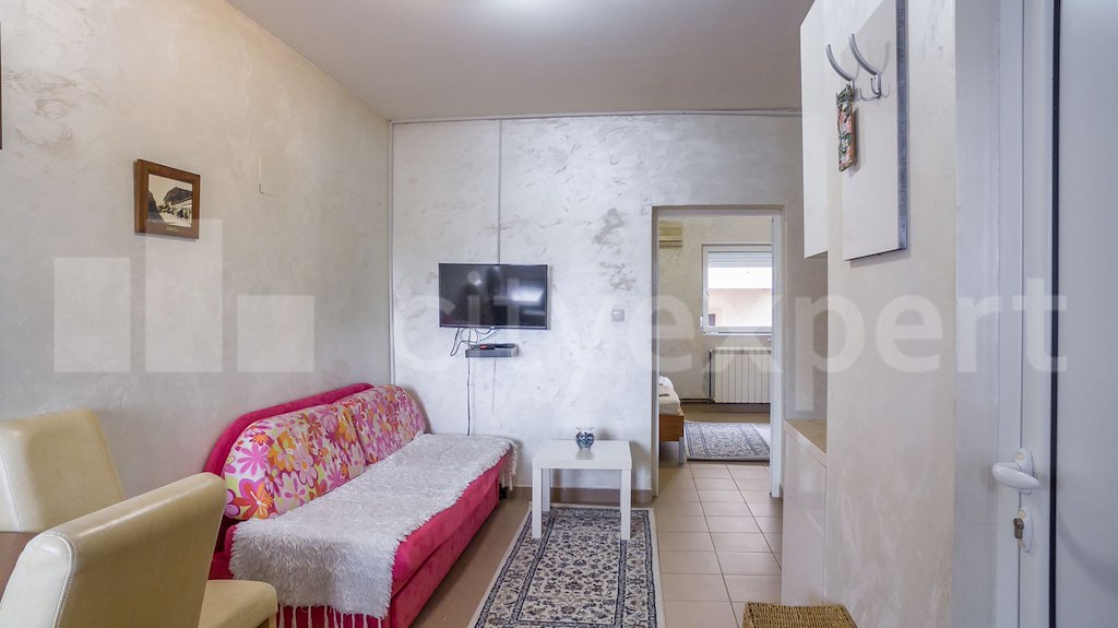 Stan u kući za izdavanje BEZ PROVIZIJE: Jednoiposoban, 45m², Isidora Stojanovića, Zemun - 400€
