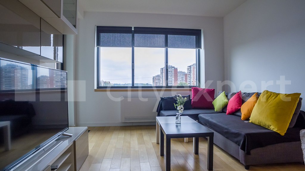 Poslovni prostor za prodaju - Dvoiposoban, 73m², Jurija Gagarina, Novi Beograd - 380000€