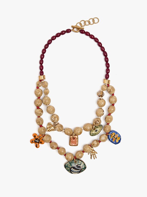 LONG NECKLACE WITH BEADS AND CERAMIC PENDANTS