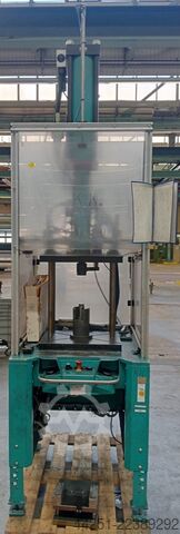 Pneumohidraulična presa 40 kN
TOX MBG 004.124