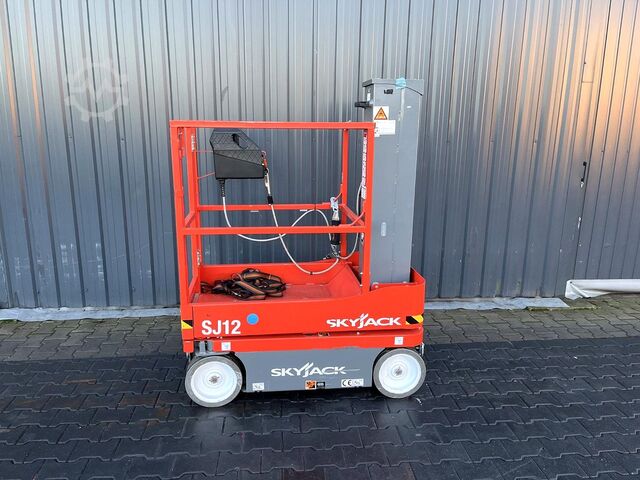 Teleskopska radna platforma
SKYJACK SJ 12