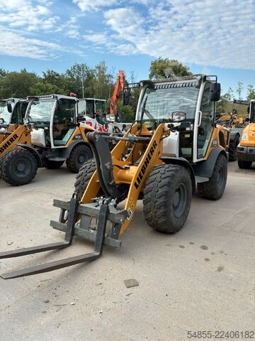 Utovarivač na točkovima
LIEBHERR L506 Compact