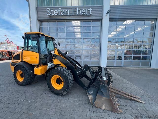 Utovarivač
JCB 409 SV / 2.496h / SRS /Klima Klappschaufel Gabel