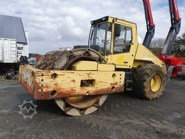 Jedan valjak
Bomag BW 225 D-3 / 2001 / nur 3.824h! / Variocontrol