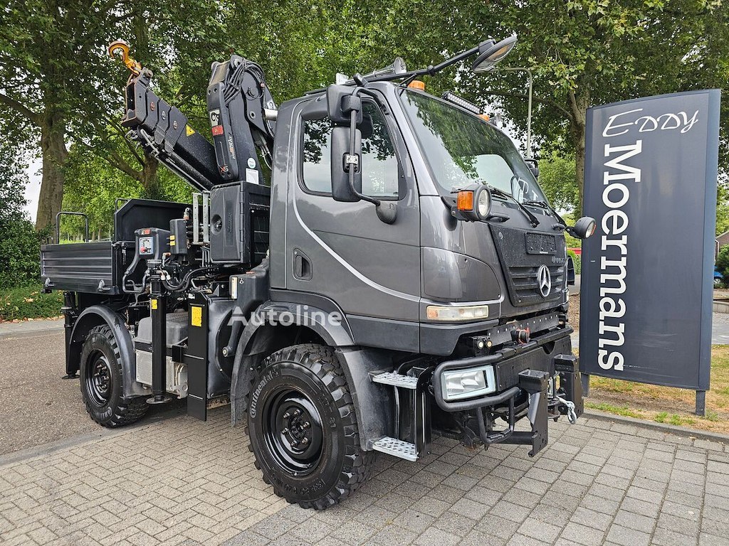 Mercedes-Benz Unimog U20 kamion s ravnom platformom