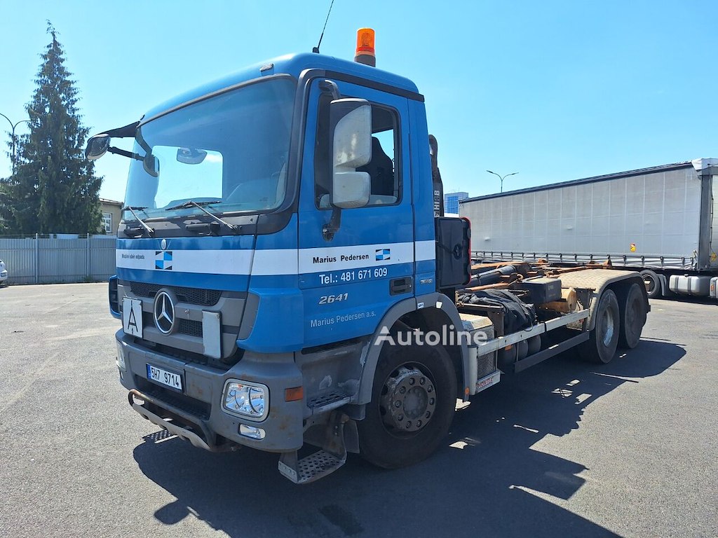 Prodaje se Mercedes-Benz ACTROS 2641 6X4 rol kiper sa kukom na aukciji