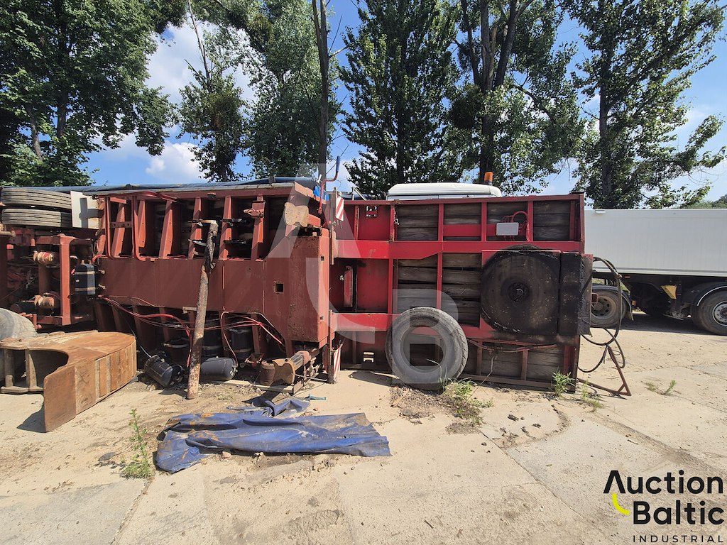 Prodaje se Trailer with damaged suspension prikolicu platformu na aukciji