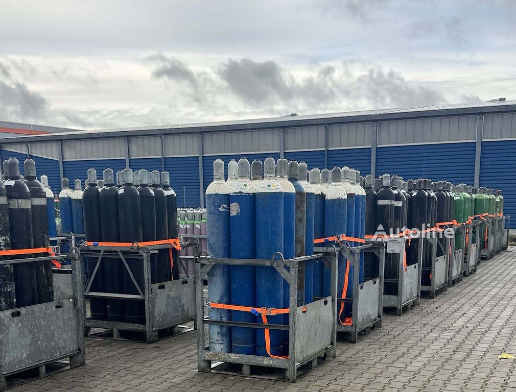Oxygen cylinders,bottles used for gas transport 20/40/50 L, 200/ cilindrični spremnik