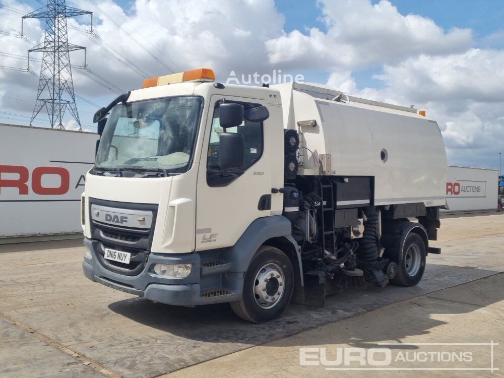 Prodaje se DAF LF220 vozilo za čišćenje ulica na aukciji