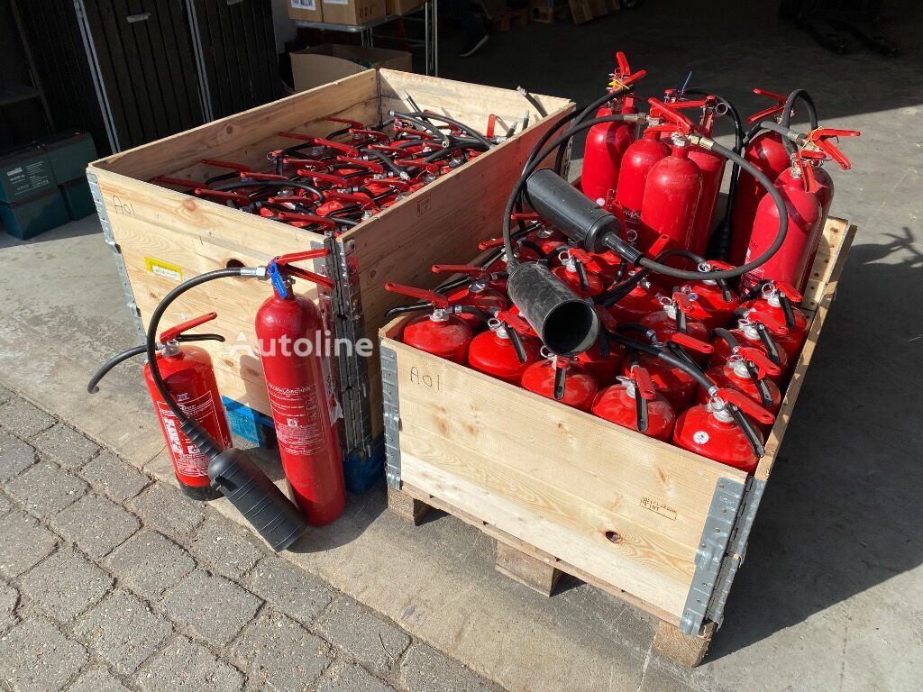 Prodaje se Pulverslukkere 2 paller med 6 Kg & 5 kg pulverslukkere vatrogasnu opremu na aukciji