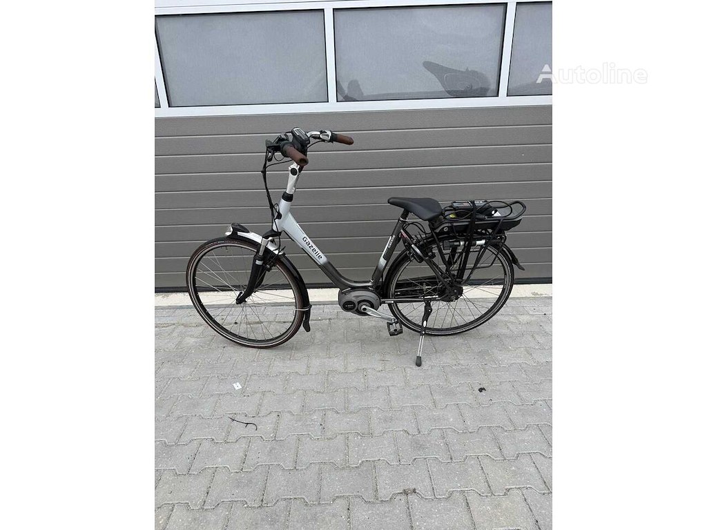 Prodaje se Gazelle Orange CX bicikl na aukciji