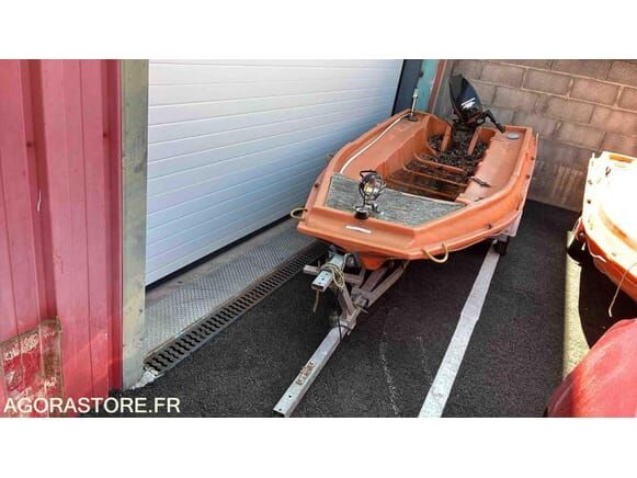 Prodaje se Barque sur remorque - Jeanneau New matic - 1983 čamac na aukciji