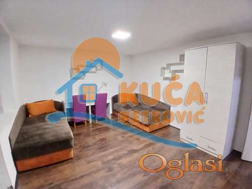 Izdaje se nameštena soba sa sopstvenim kupatilom, 20m2, grejanje na struju