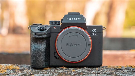 Sony A7 mark III (NOVO) + objektivi (opciono)