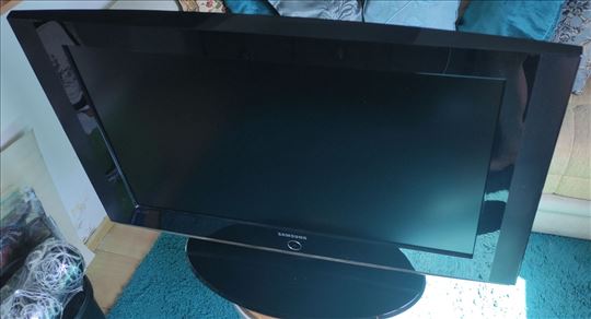 Dva Samsung TV-a 32 za 5500 din.