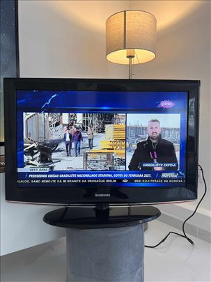 Samsung LCD TV sa daljinskim upravljacem / ODLICAN