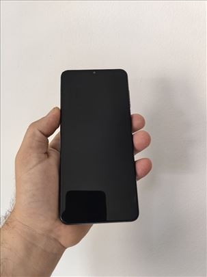 Samsung A12 64gb crni