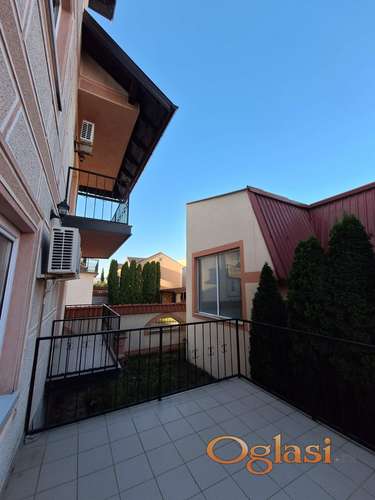 Izdrajem kuću 9 soba ~220 m2, magacin ~195m2, Veterniku plac ~550 m2