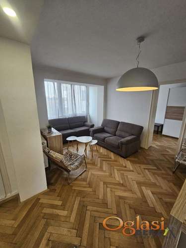 KOMPLETNO NAMEŠTEN DVOSOBAN STAN - STARI GRAD, TOP LOKACIJA!