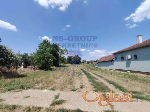 Odličan plac u građevinskoj zoni u Krčedinu