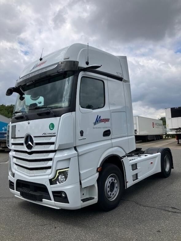 Mercedes-Benz Vehicle Tractor 4x2 Standard tegljač
(691454)