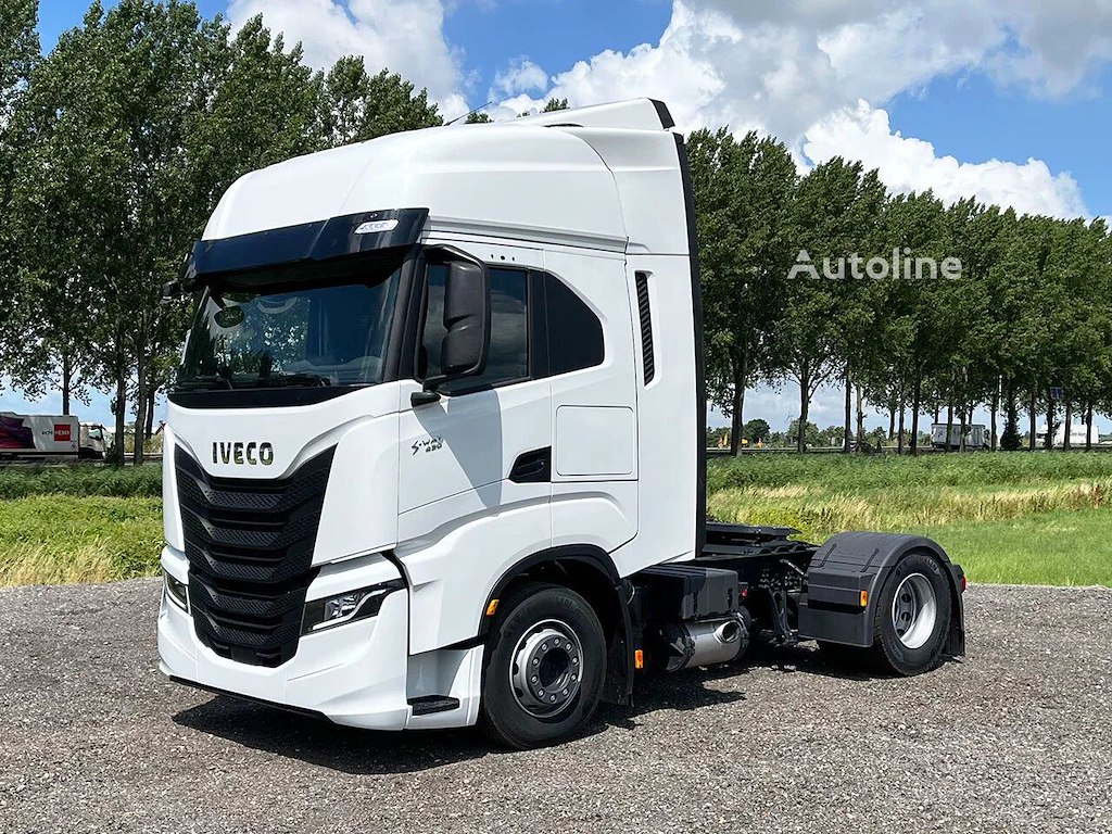 Novi IVECO S-Way AS440S43T/P AT Tractor Head (8 units) tegljač
(IV4871)