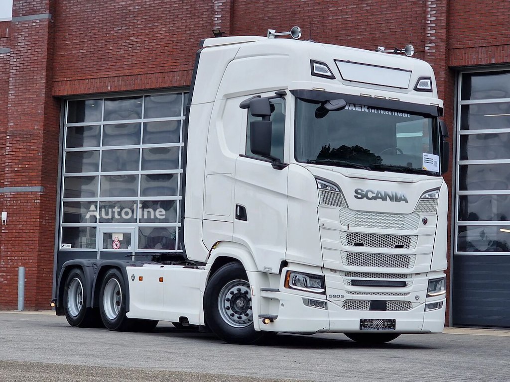 Scania 590S V8 NGS 6X4 - retarder - full air - leather - WB 315 - frigo tegljač