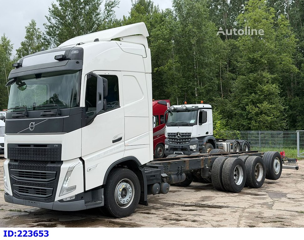 Volvo FH13 540 8X4 (Steering axle) tegljač