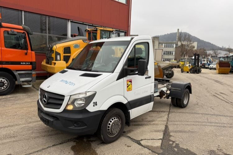 Mercedes-Benz Sprinter 519 CDI / 4x2 / Chassis Cab / <3.5t tegljač