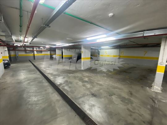Prodajem uknjizeno garazno mesto