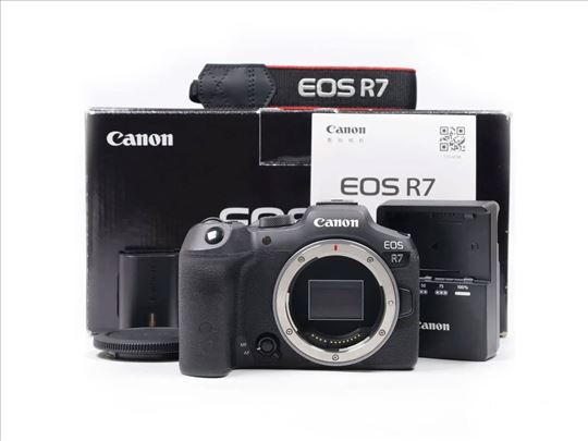 Canon EOS R7 telo i SmallRig Cage + objektivi