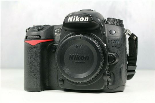 Nikon D7000 telo + objektivi (opciono)