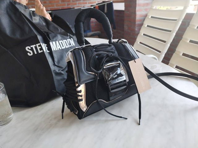 Nova crna Bdiego Steve Madden torba