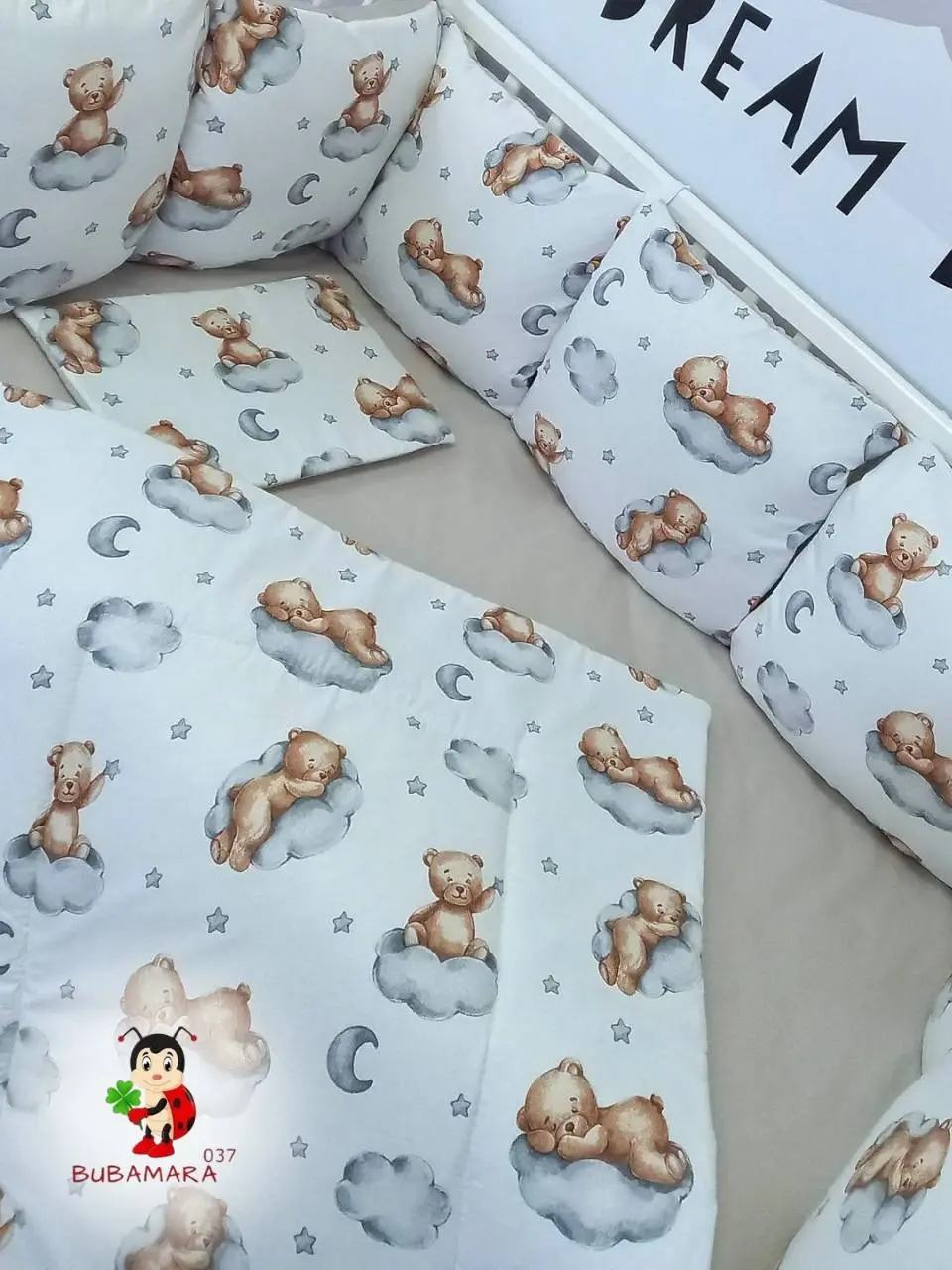 Bubamara037 Set za krevetac sa ogradicom od jastuka, Beli