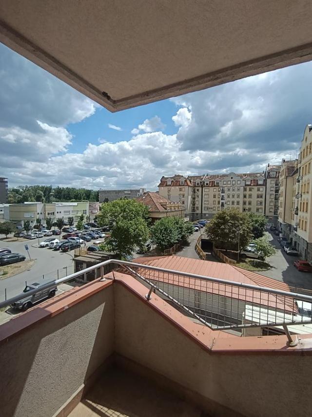 Garsonjera 32m Strazilovska TOP KOKACIJA kod Fakulteta useljivo