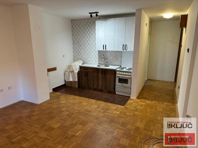 NOVO NASELJE, 27m2+2m2, Garsonjera, Useljiva
