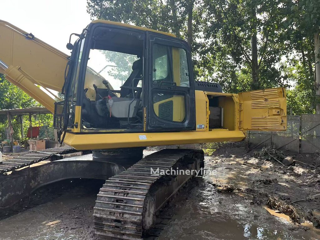 Komatsu PC210 bager guseničar