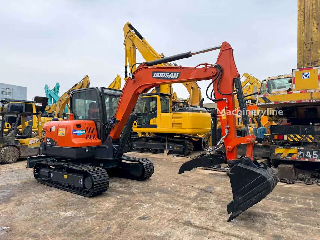 Doosan DX60 bager guseničar